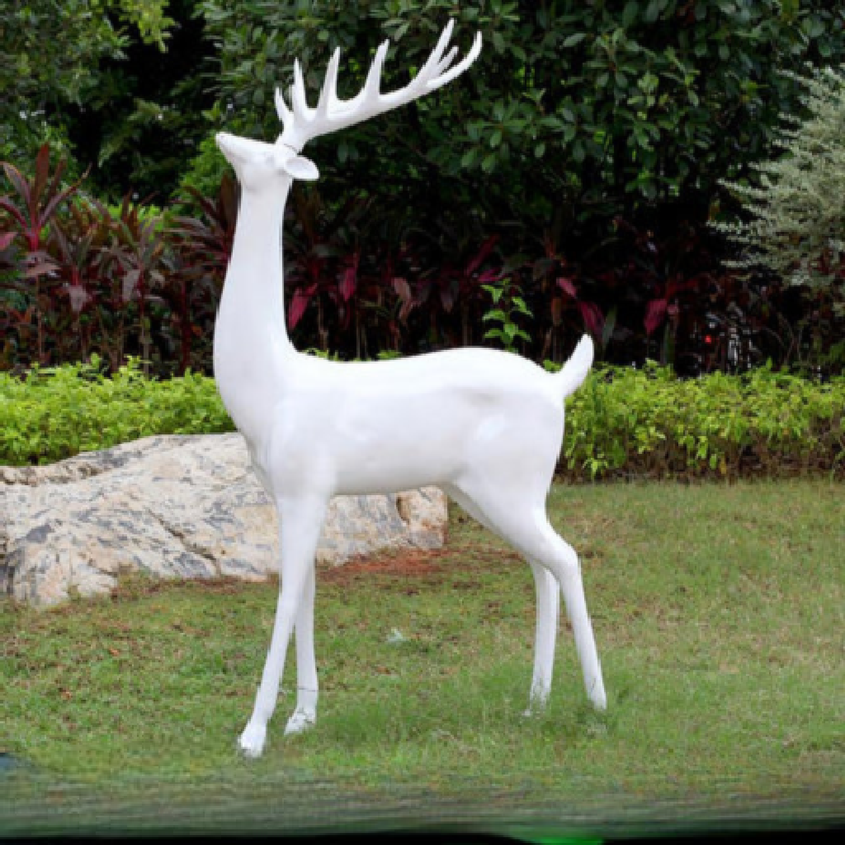 Life Size Outdoor Deer Statue – Garden Sculpture for Lawn & Home Decor